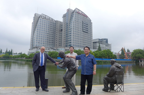 国际著名手外科专家访问我院—南通大学附属医院[AFFILIATED HOSPITAL OF NANTONG UNIVERSITY]